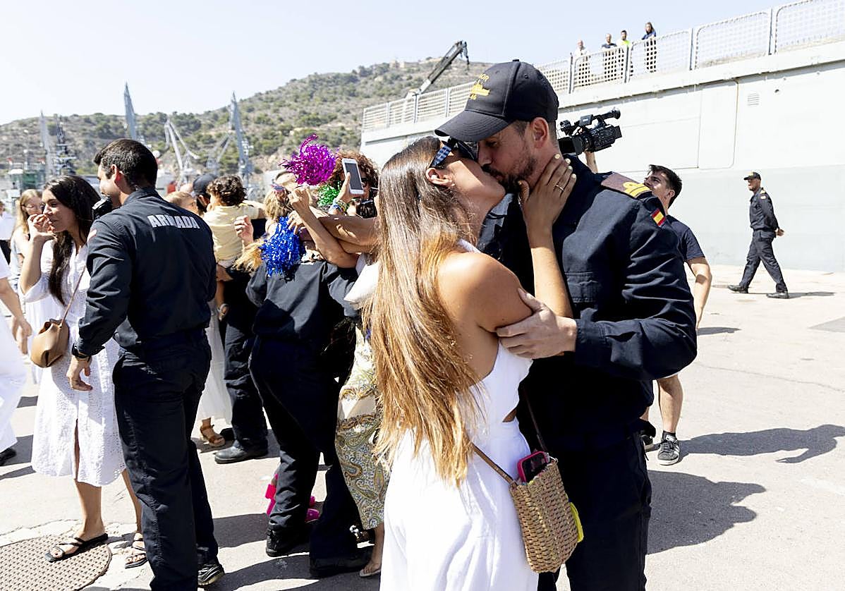 El buque 'Furor' atraca en el muelle del Arsenal de Cartagena | La Verdad